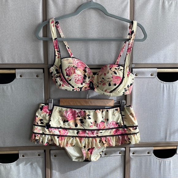Betsey Johnson | Swim | Betsy Johnson Gypsy Rose Floral Bikini Y2k ...